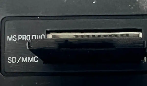 So legen Sie eine SD-Karte in den PC ein (Schritt-für-Schritt-Anleitung) - Mundo Geek