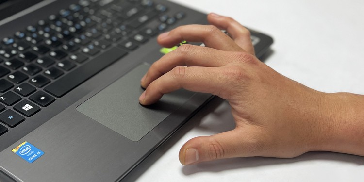 So scrollen Sie auf Touchpad