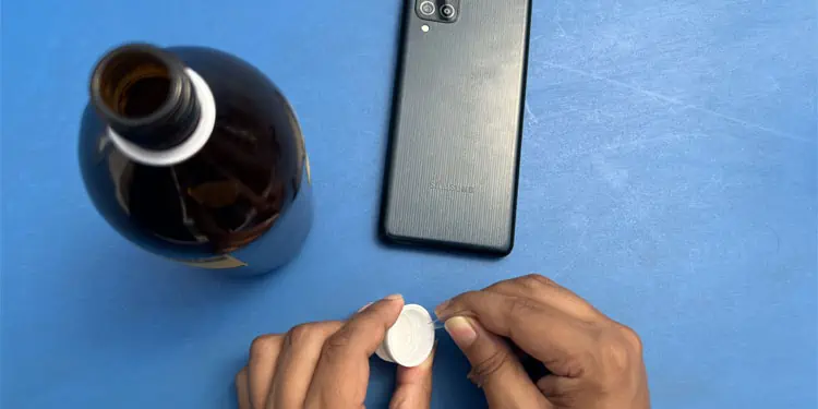 So reinigen Sie den USB-C-Anschluss sicher - Mundo Geek