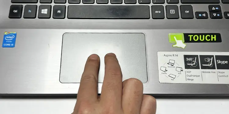 So scrollen Sie auf Touchpad