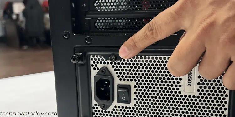 So öffnen Sie ein PC-Gehäuse sicher - Mundo Geek