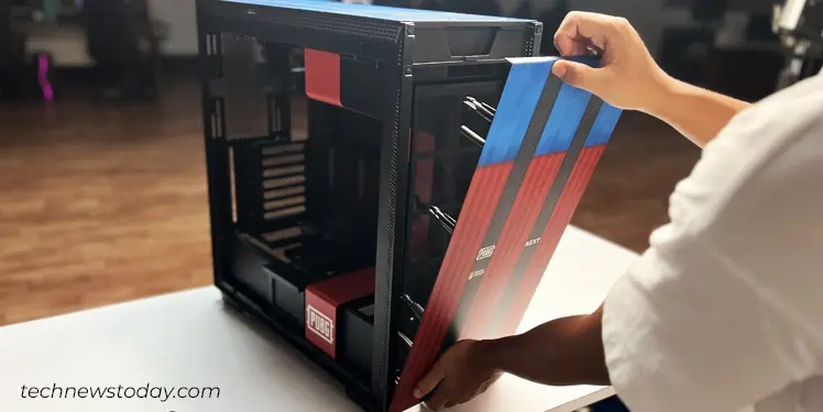 So öffnen Sie ein PC-Gehäuse sicher - Mundo Geek