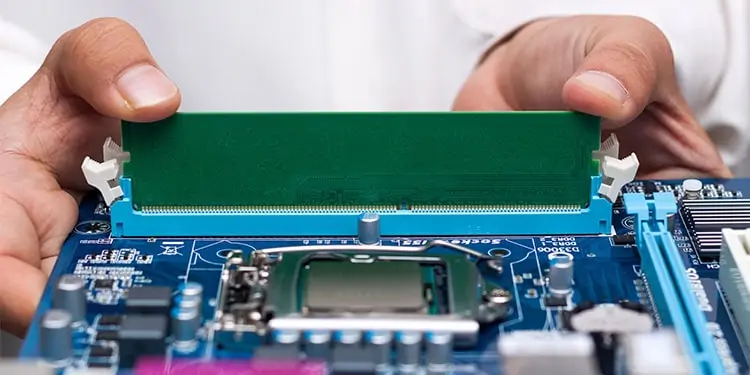 Vous voyez une lumière orange sur la carte mère ? Voici ce que cela ...