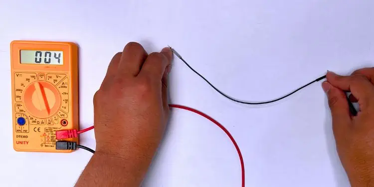 Comment utiliser un multimètre numérique ? (Guide du débutant) - Mundo Geek