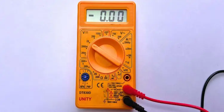 Comment utiliser un multimètre numérique ? (Guide du débutant) - Mundo Geek