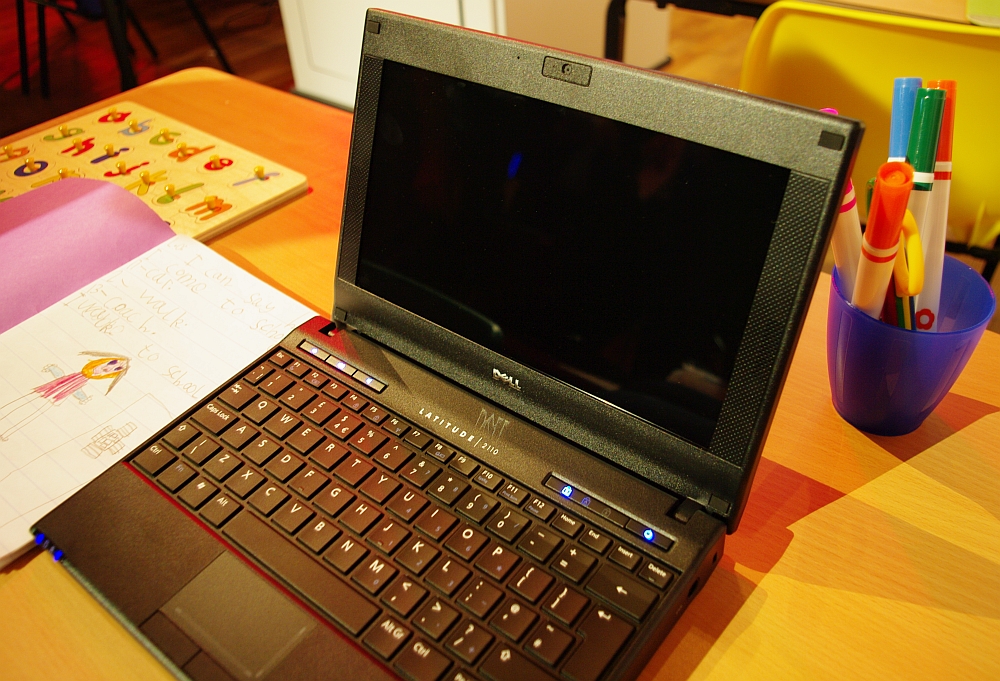 Premier look Review: Dell Latitude 2110 tactile netbook