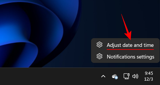 3 módszer a teljes dátum és idő megjelenítésére a Windows 11 tálcán ...