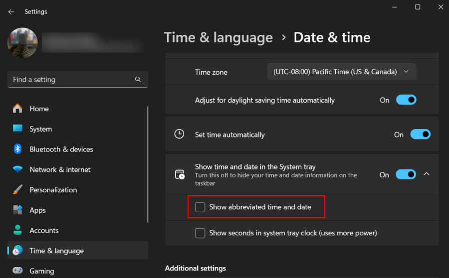 3 módszer a teljes dátum és idő megjelenítésére a Windows 11 tálcán ...