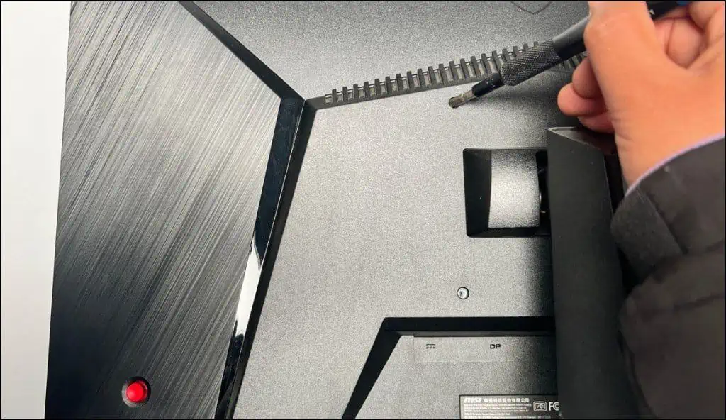 Mengapa Ada Garis Hijau di Monitor? Bagaimana Memperbaikinya - Mundo Geek