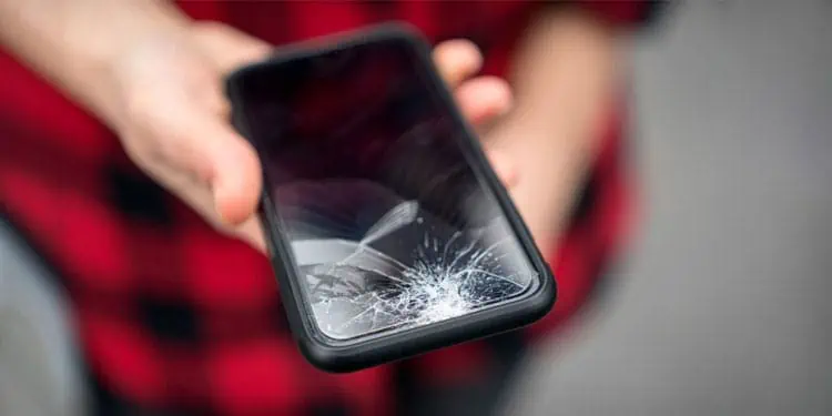 Come risolvere la macchia nera sullo schermo dell'iPhone - Mundo Geek