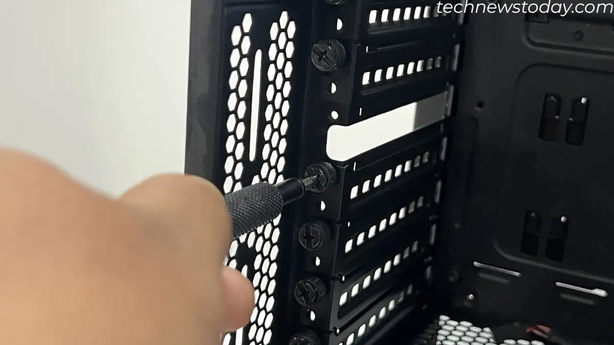 PCIe スロット ブラケットを取り外す方法は? - Mundo Geek