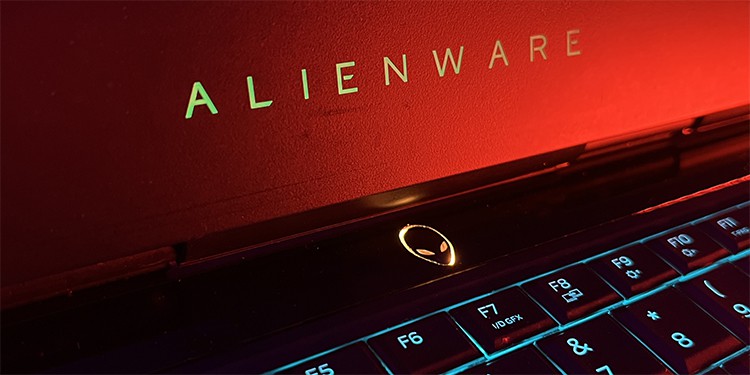 Przycisk zasilania Alienware ciągle miga? Oto jak to naprawić
