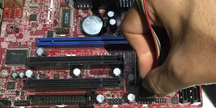 O que são cabeçalhos USB na placa-mãe? (Guia completo) - Mundo Geek