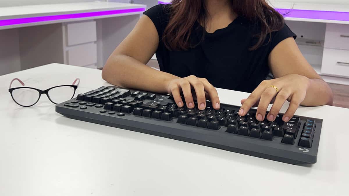 Tiping de teclado letras erradas? 6 maneiras de consertar isso - Mundo Geek