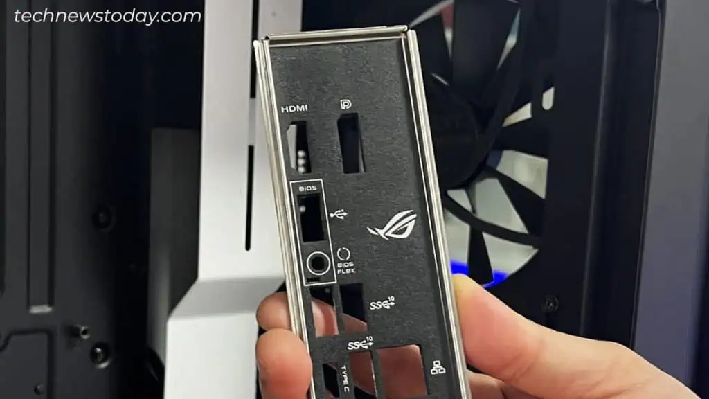 Como instalar o IO Shield no gabinete do seu PC? Guia passo a passo ...