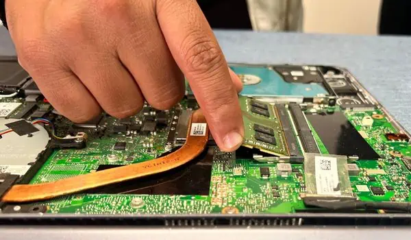 ¿La luz ámbar o naranja parpadea en la computadora portátil Dell? 16 formas de solucionarlo ...