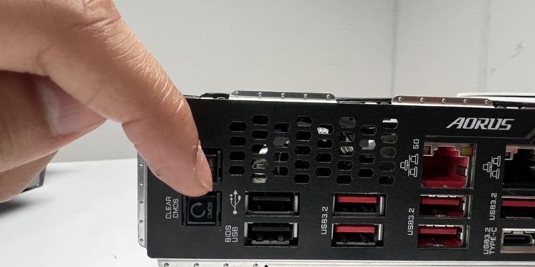 Cómo restablecer el BIOS de Gigabyte - Mundo Geek