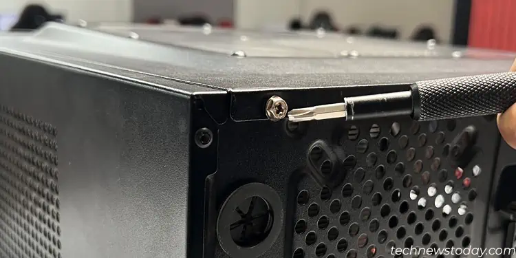 Cómo abrir la carcasa de una PC de forma segura - Mundo Geek