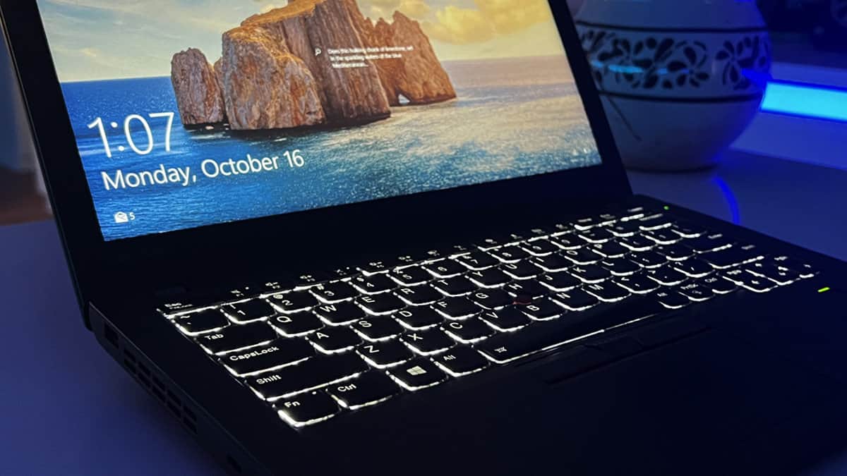 Cómo encender las luces del teclado (Windows y Mac) - Mundo Geek