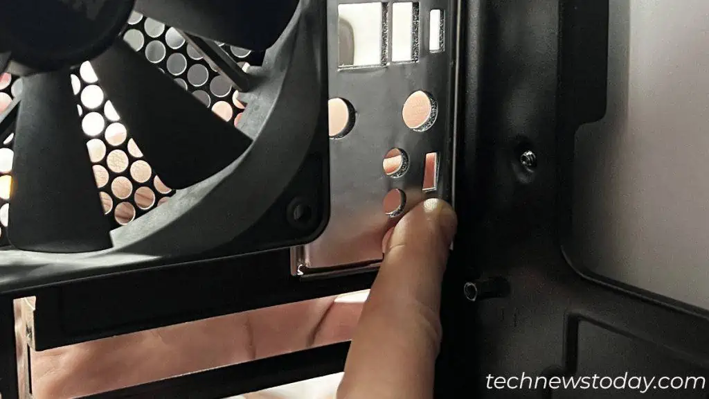 ¿Cómo instalar IO Shield en la caja de su PC? Guía paso a paso - Mundo Geek