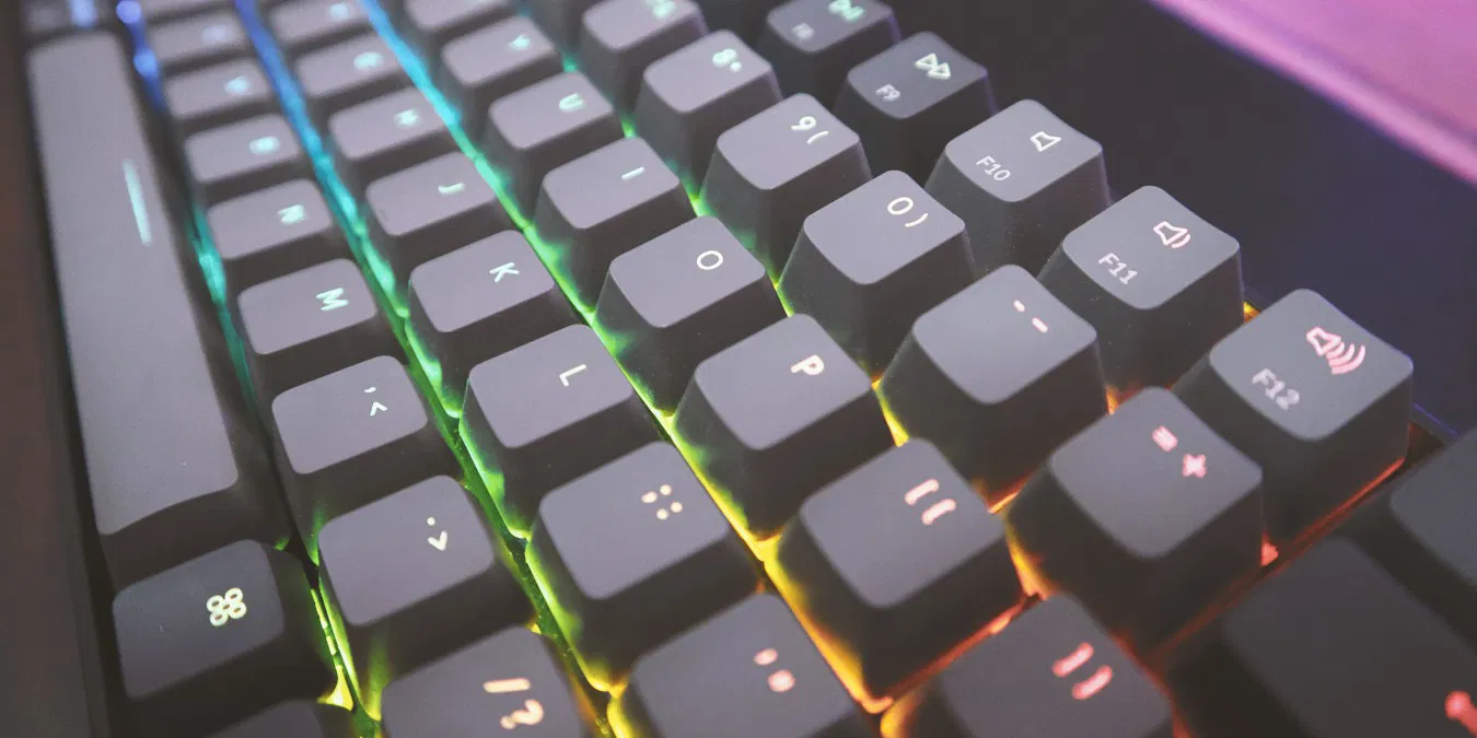 Su guía de los mejores teclados RGB en 2023 - Mundo Geek